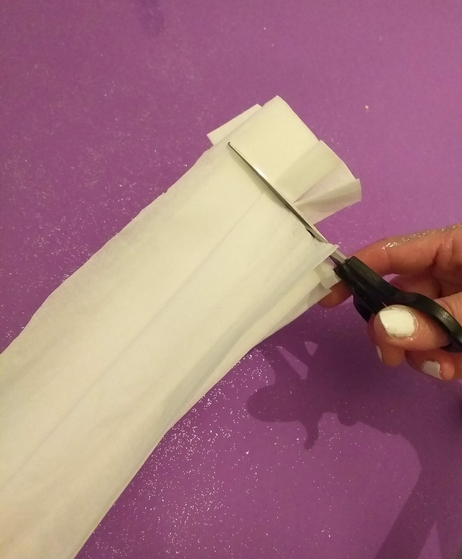 Spooky Halloween Ghosts out of cardboard tubes. | CrazeeKidsArt.com