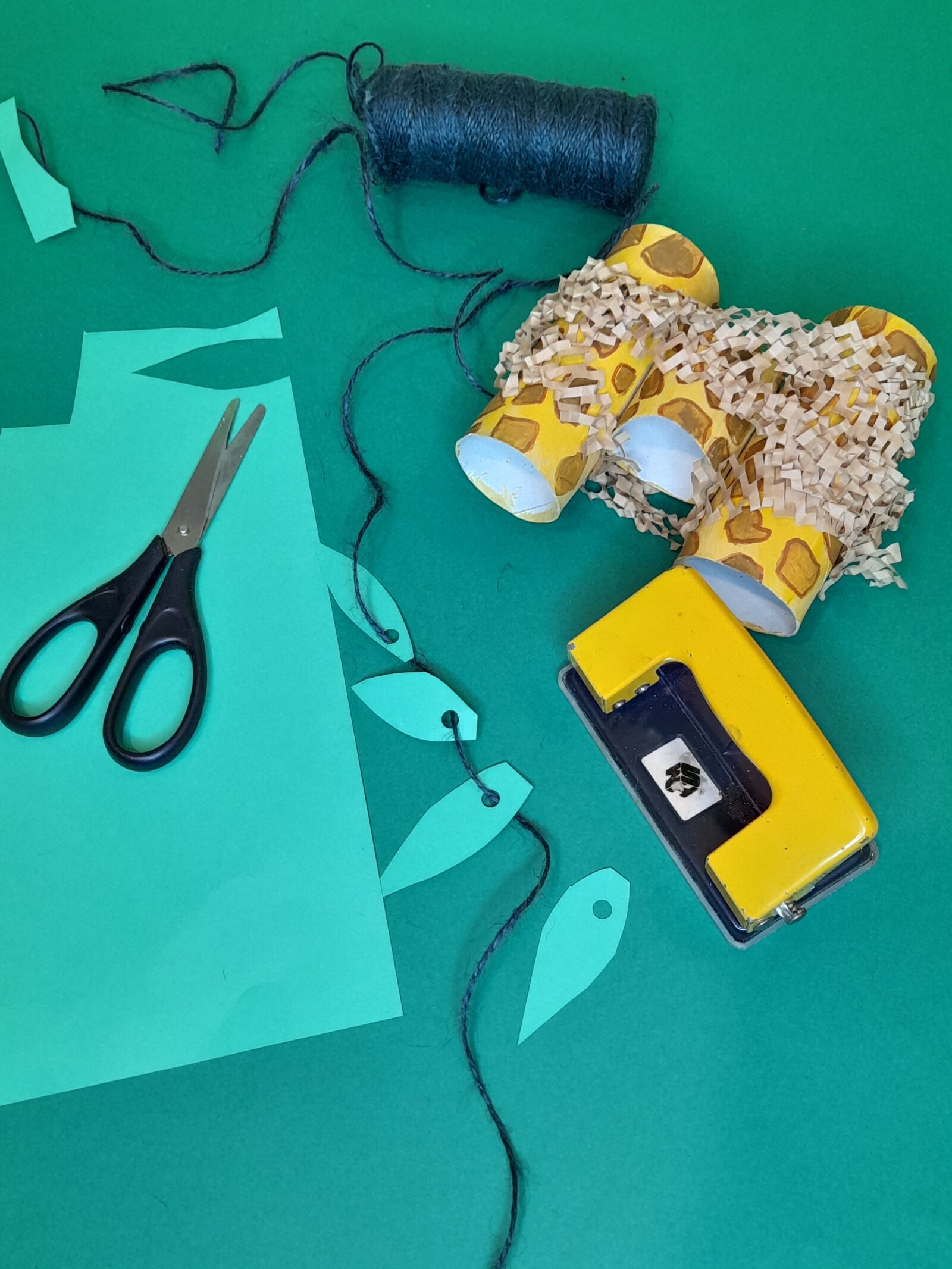 BINOCULAR CRAFT FOR KIDS! | Crazee Kids Art