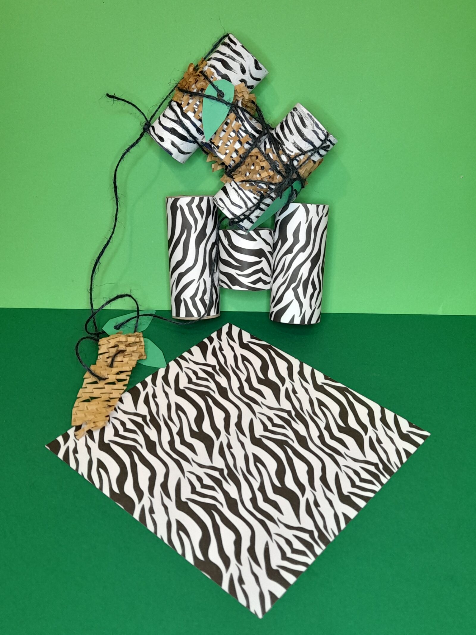 BINOCULAR CRAFT FOR KIDS! | Crazee Kids Art