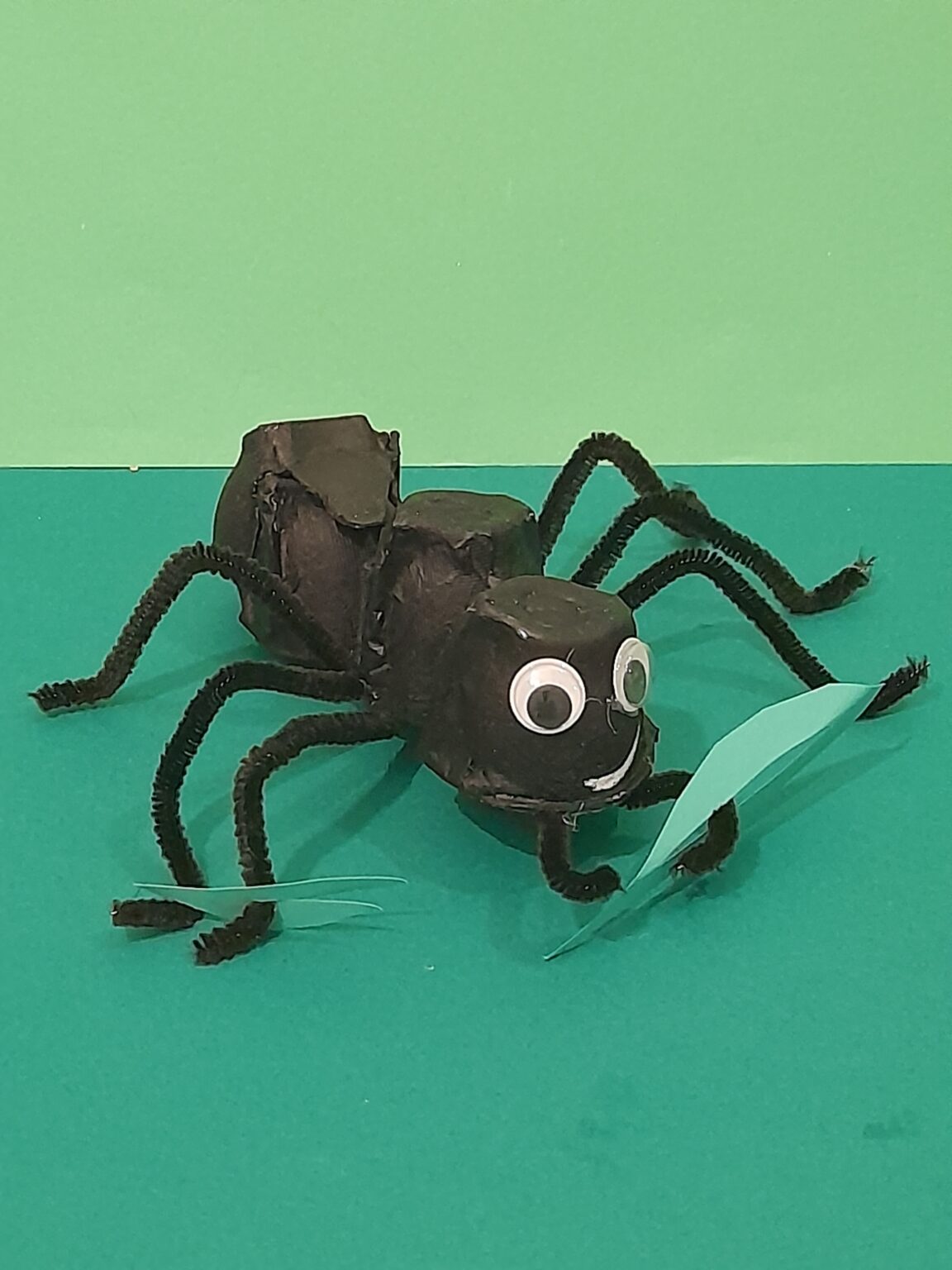 EGG CARTON INSECT CRAFT! | Crazee Kids Art