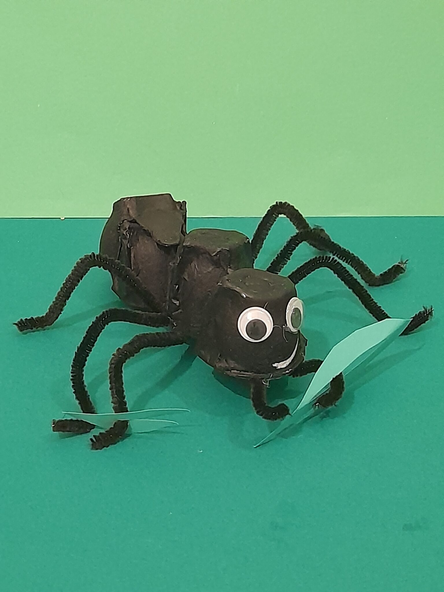 EGG CARTON INSECT CRAFT! | Crazee Kids Art