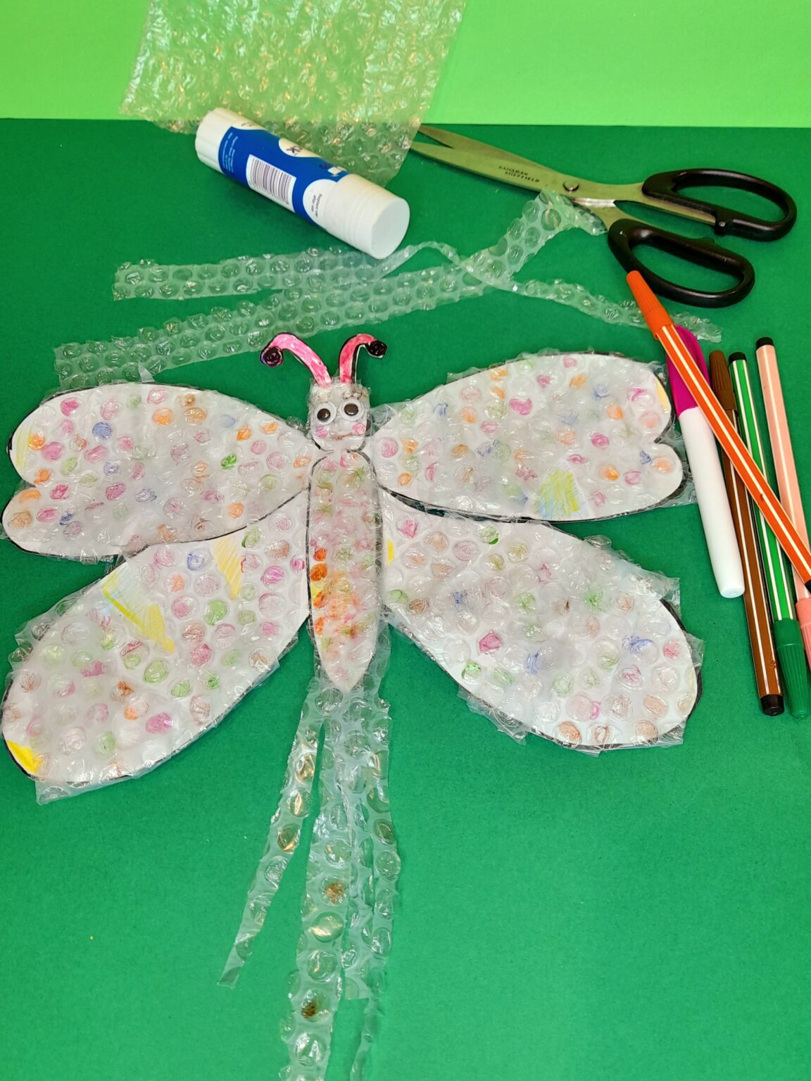 EASY BUTTERFLY CRAFT FOR KIDS! | Crazee Kids Art